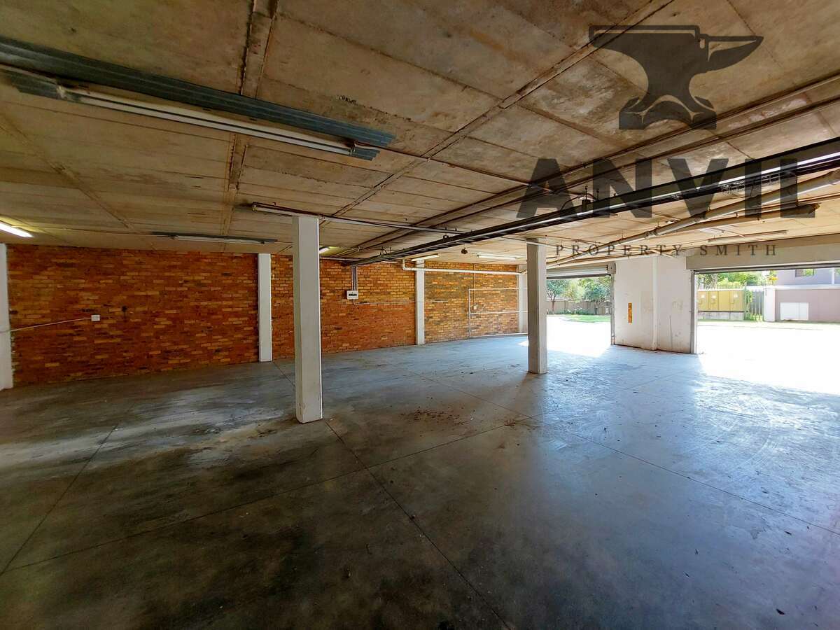 Warehouse Space To Let — Store Unit 3-4, Ruimsig Centre