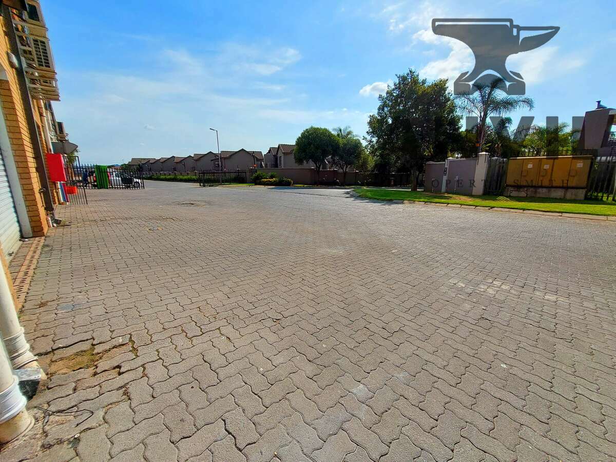 Warehouse Space To Let — Store Unit 3-4, Ruimsig Centre