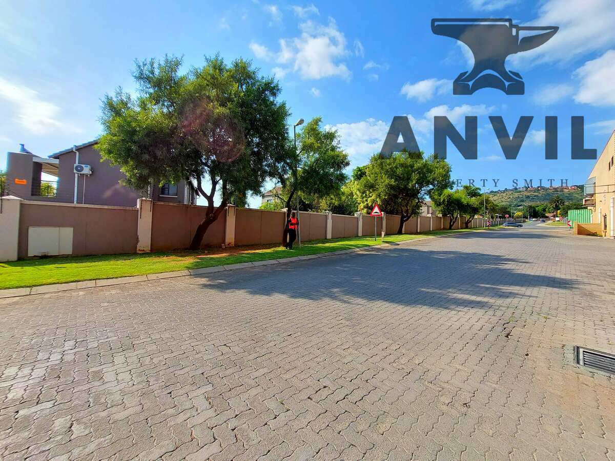 Warehouse Space To Let — Store Unit 3-4, Ruimsig Centre