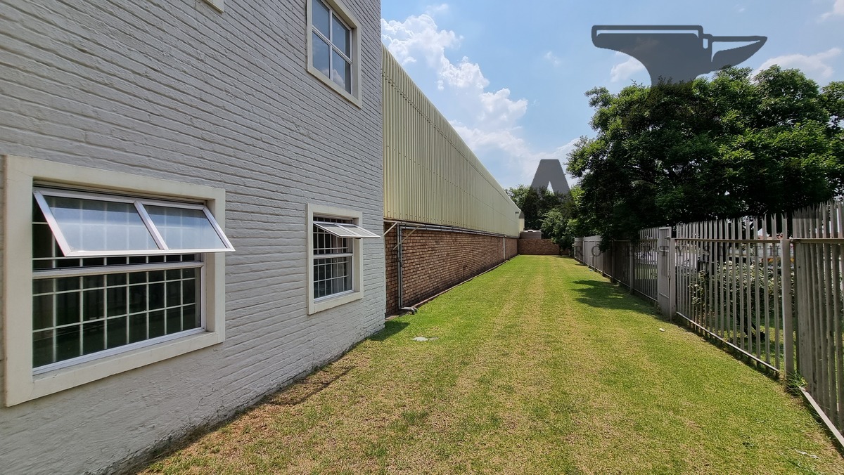 A neat functional warehouse to let Spartan, Kempton Park