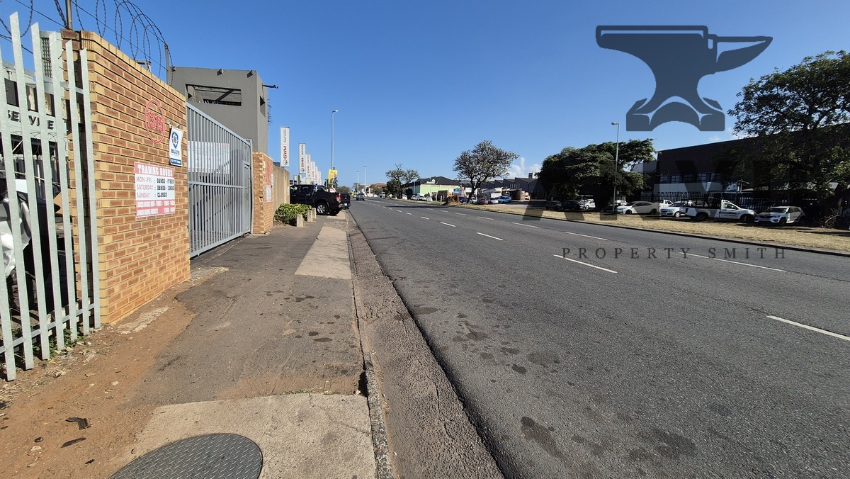 2,700m² standalone warehouse with 4,000m² yard to lease in Mobeni ...