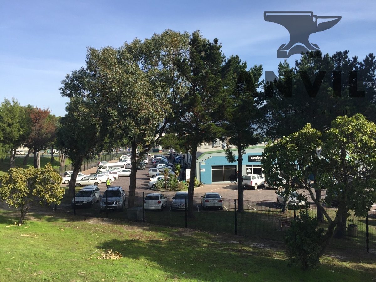 Amazing 170m2 retail shop to let in Access Park to let