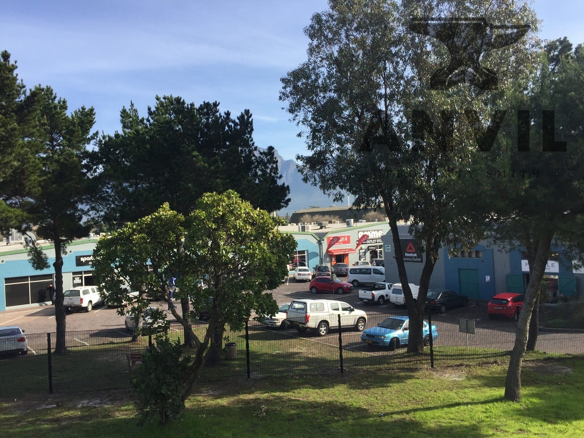 Amazing 170m2 retail shop to let in Access Park to let