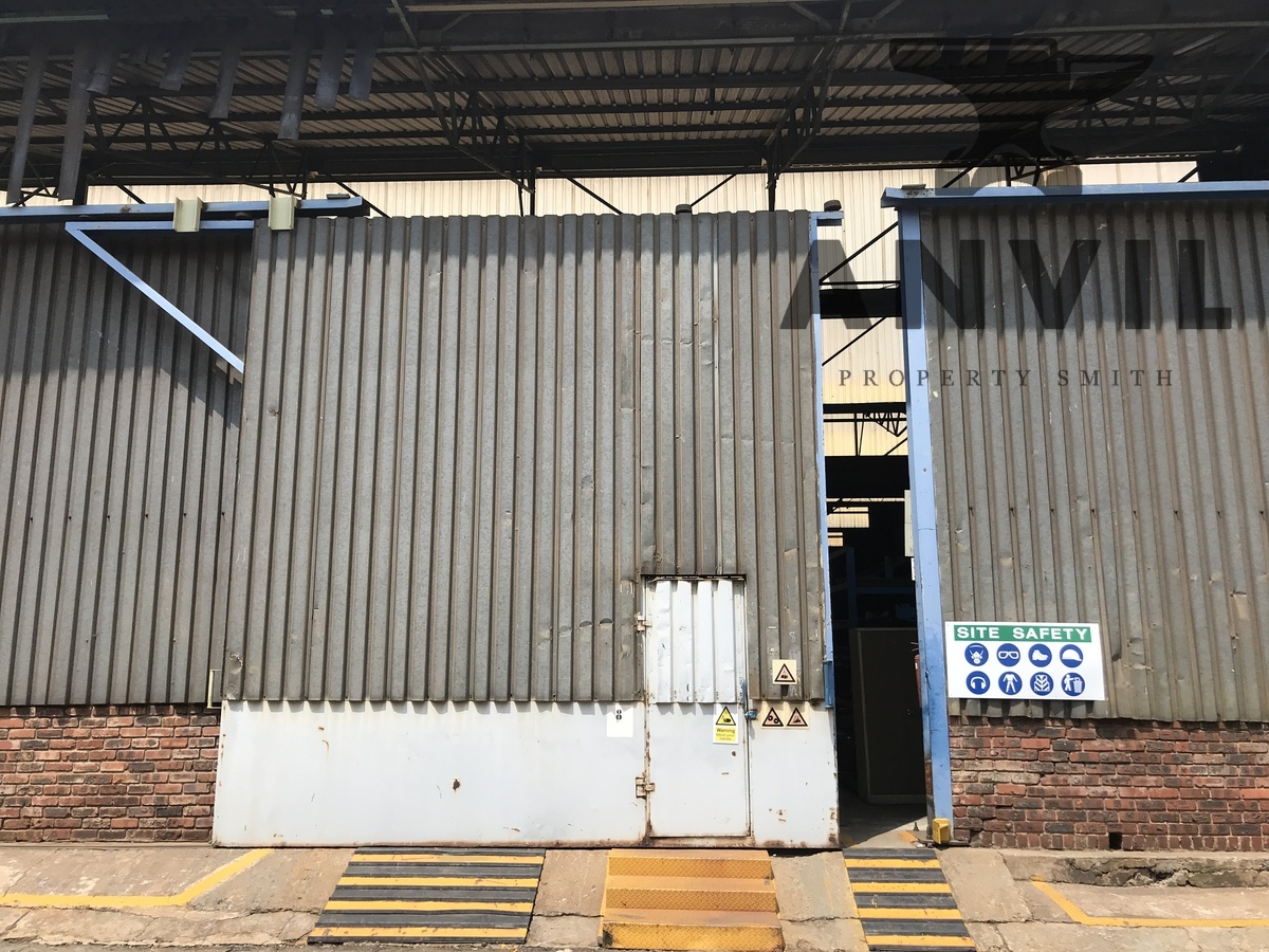 Large industrial warehouse space available to let in Anderbolt