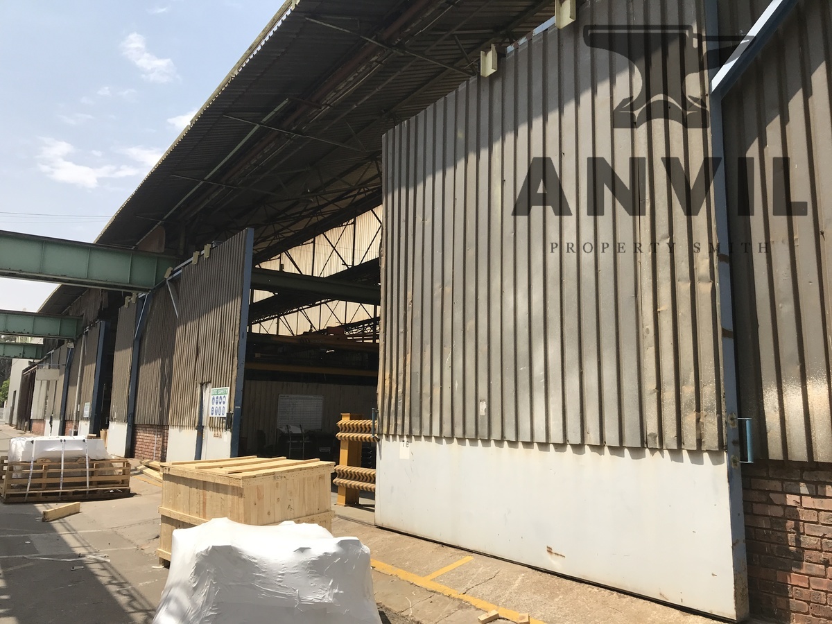 Large industrial warehouse space available to let in Anderbolt
