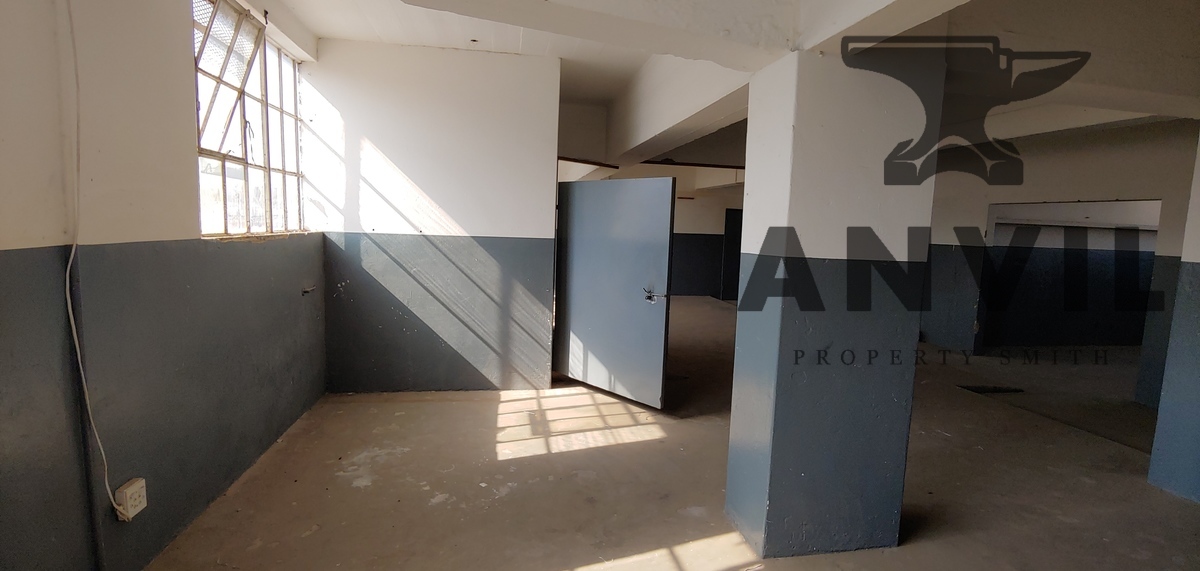 319 sqm warehouse to let in Denver