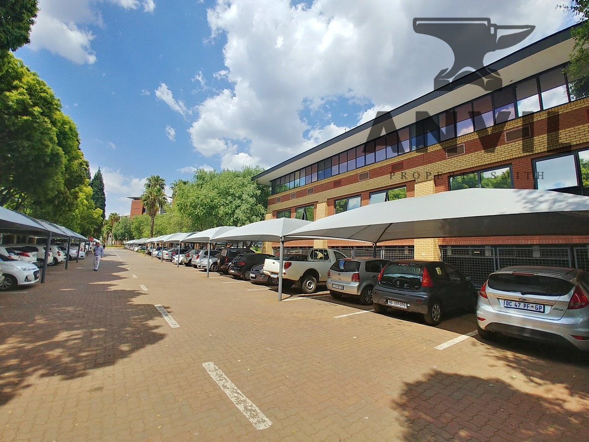 Fitted-out office to rent in Constantia Kloof, Roodepoort